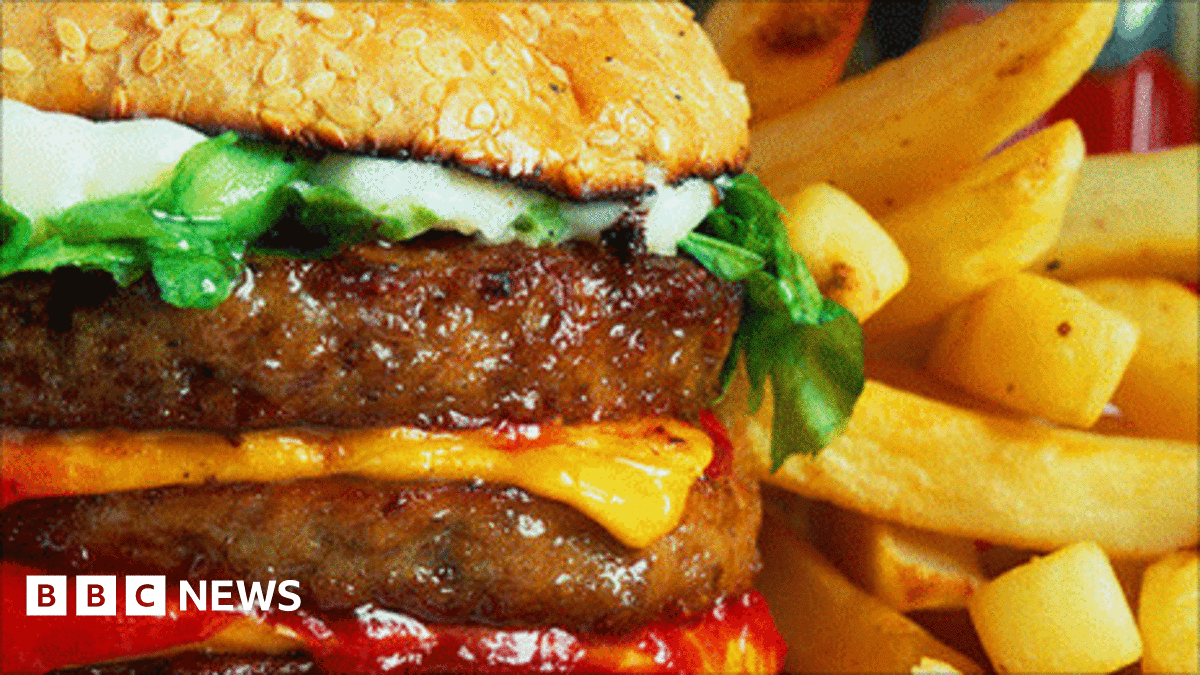 Calorie counts on menus 'prompt healthy choices' - BBC News