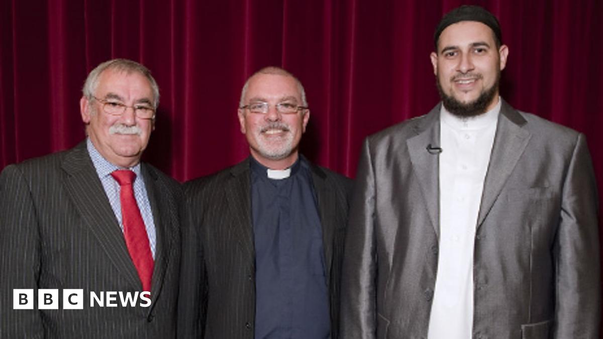 Merseyside Police multi-faith chaplaincy launched - BBC News
