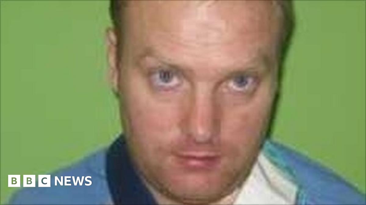Solicitor Richard Davies Jones guilty of wife's murder - BBC News
