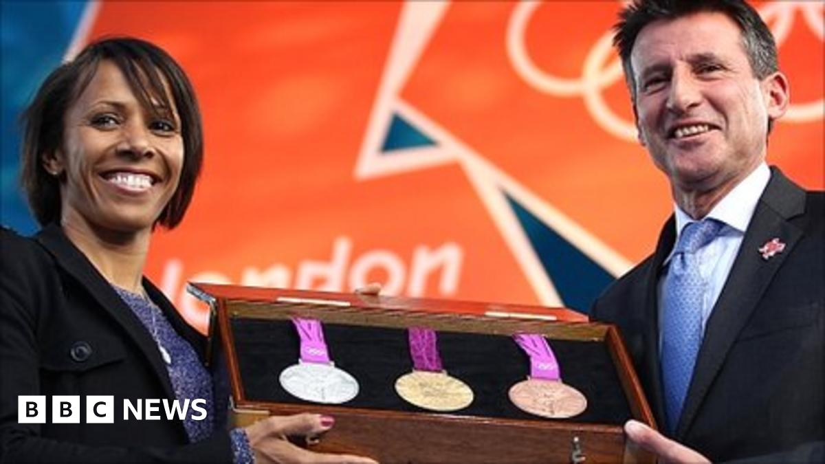 London 2012 medals unveiled at one-year countdown event - BBC News
