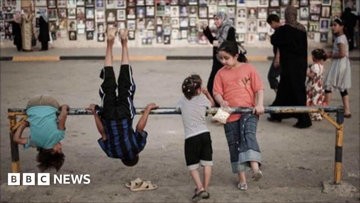 Libyan children struggle for normality - BBC News