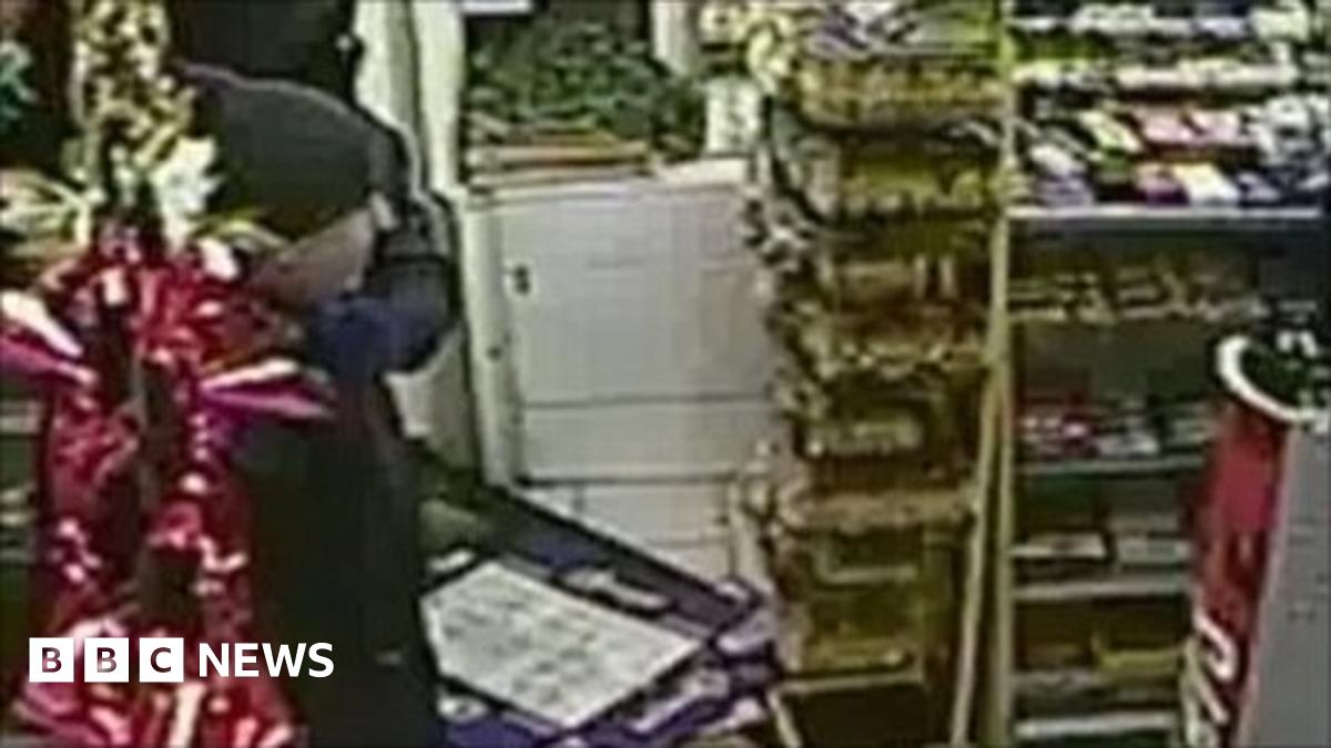 Denzel Sasa and Levi Ingram jailed for corner shop raid - BBC News