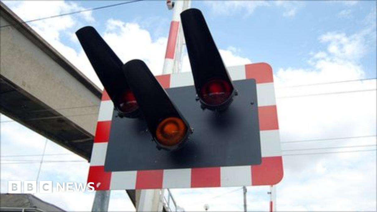 Barrier call for Scotland's open level crossings - BBC News