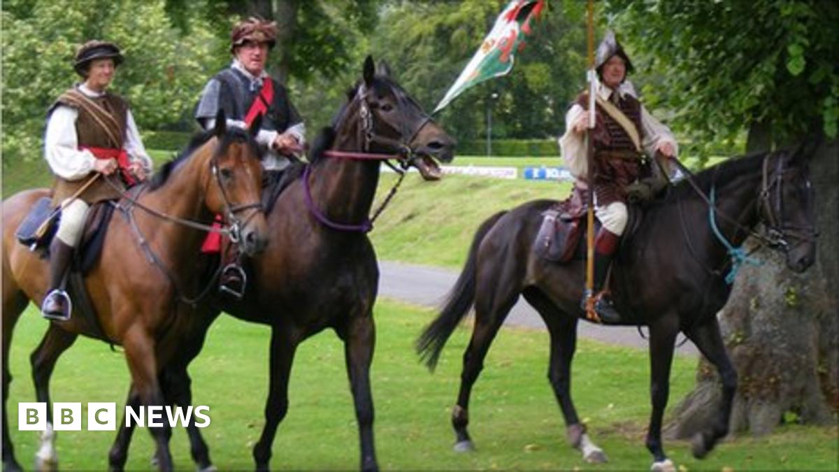 Border Reivers ride aids soldiers' charity - BBC News