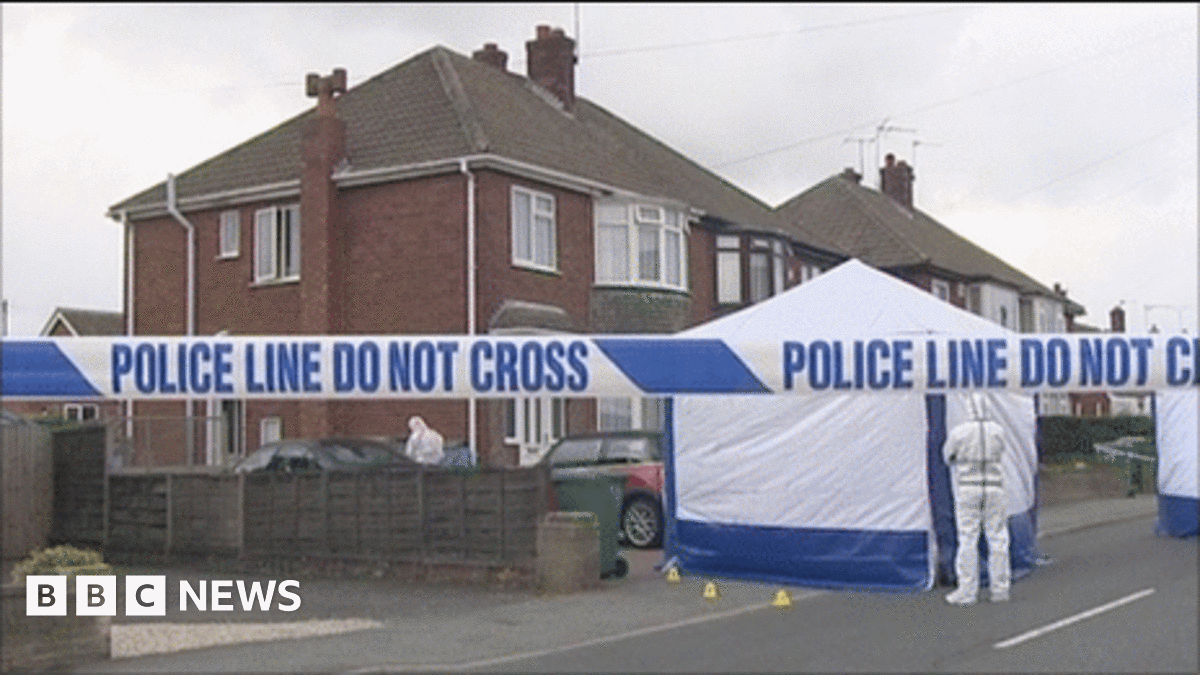 Mother and daughter stabbed in Garforth - BBC News