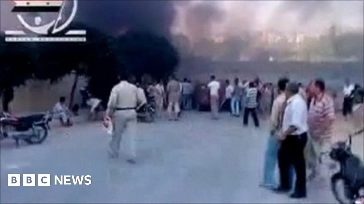 Syria unrest: Tanks storm city of Hama - BBC News