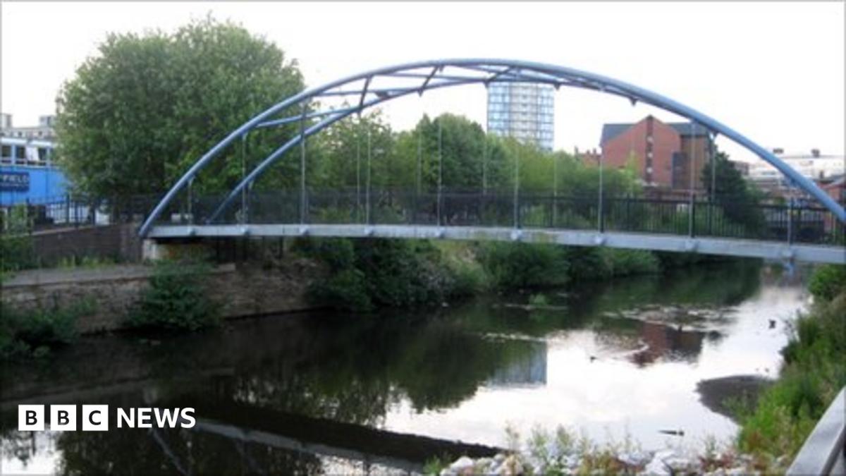 Sheffield businesses unhappy with flood defence plans - BBC News