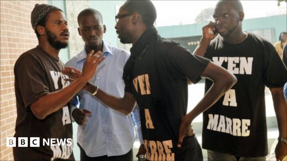 Senegal rapper Thiat rocks President Wade - BBC News