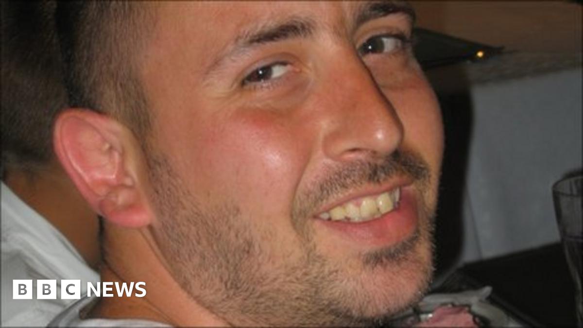 Two found guilty over murder of Tunstall father-of-two - BBC News