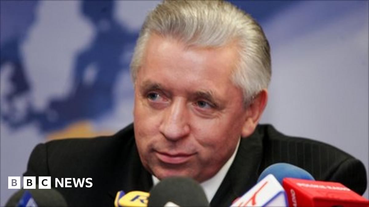 Scandal-hit Polish politician Andrzej Lepper dead - BBC News