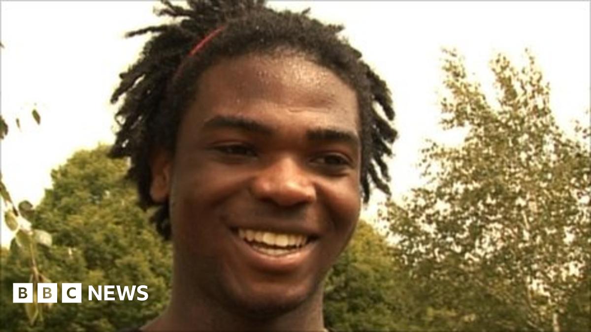 Meet the hopefuls inside Football's X Factor academy - BBC News