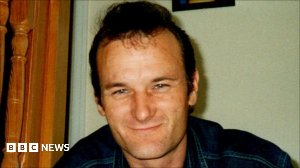 Motorcyclist Gordon Scott dies after Whitestake crash - BBC News
