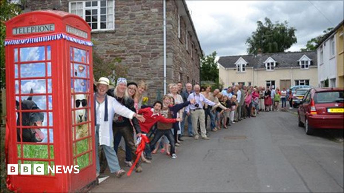 Phone box turned into art gallery in Llanfrynach - BBC News