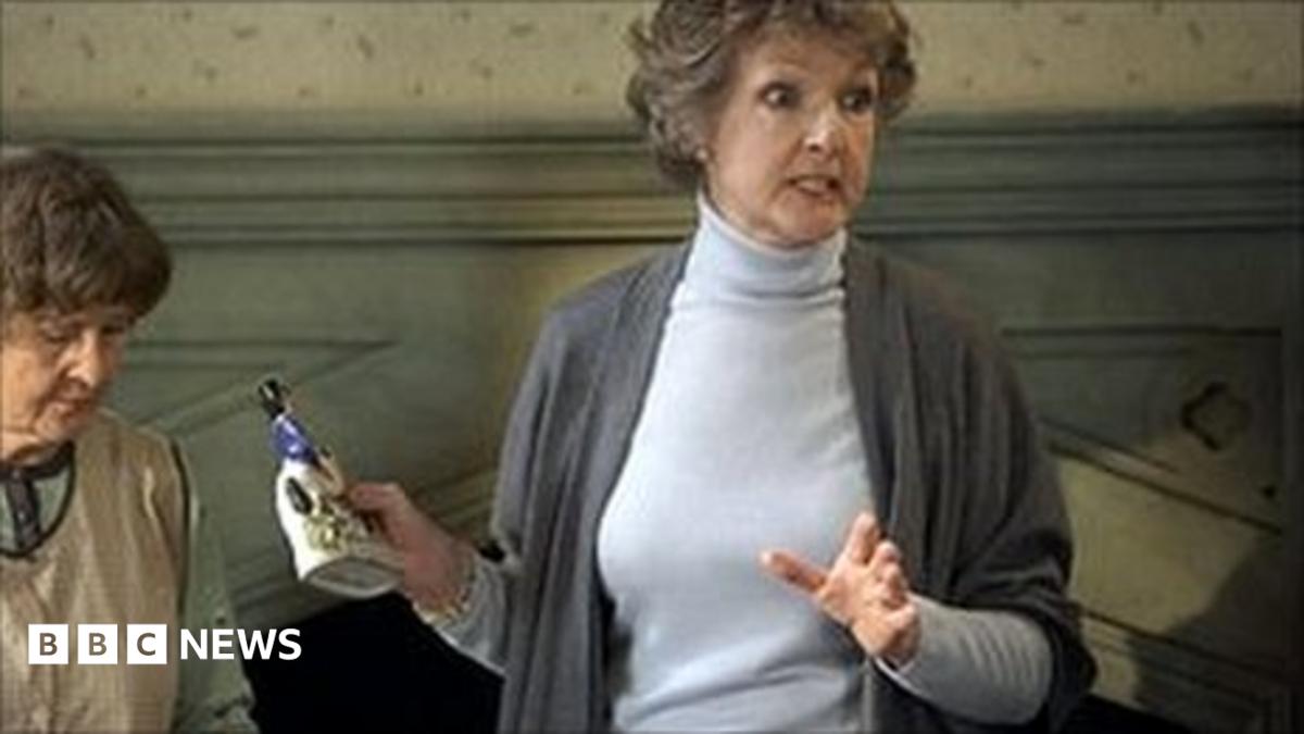 Penelope Keith hosts To The Manor Reborn at Avebury - BBC News
