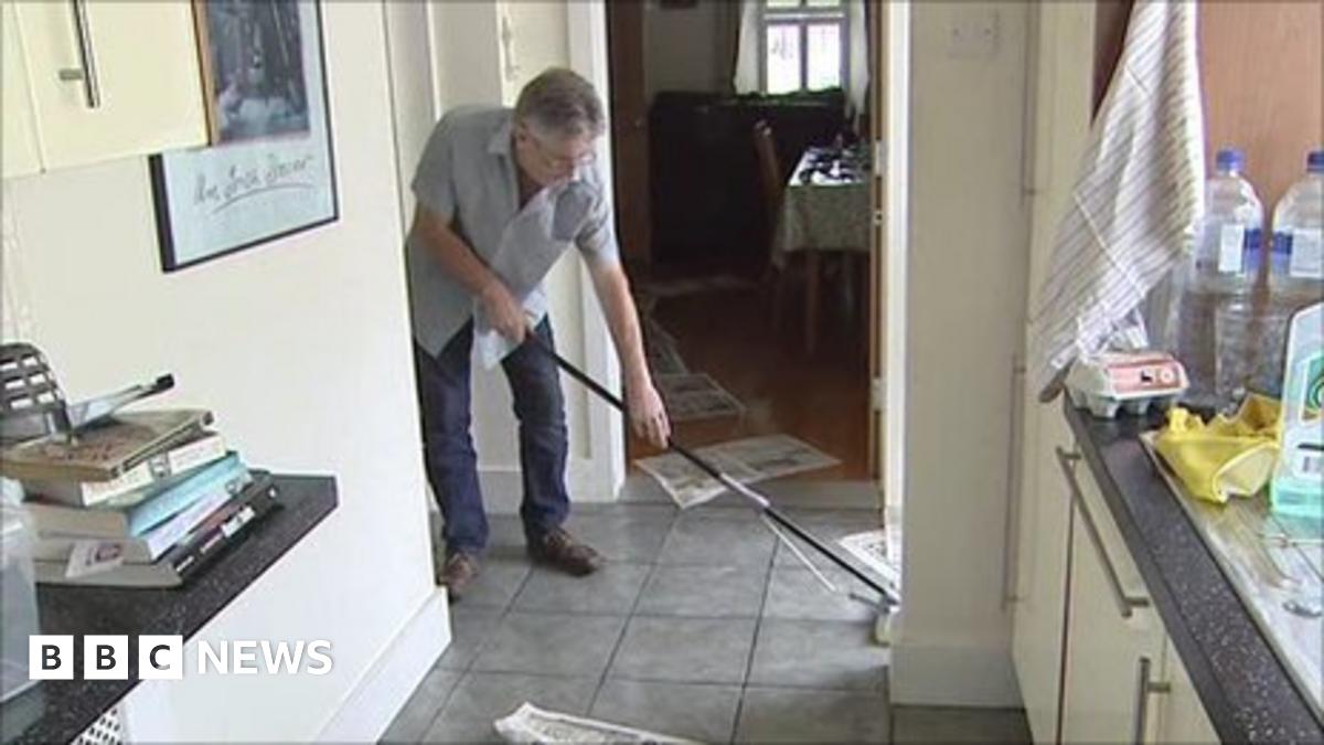 Warrenpoint homes evacuated after flooding - BBC News