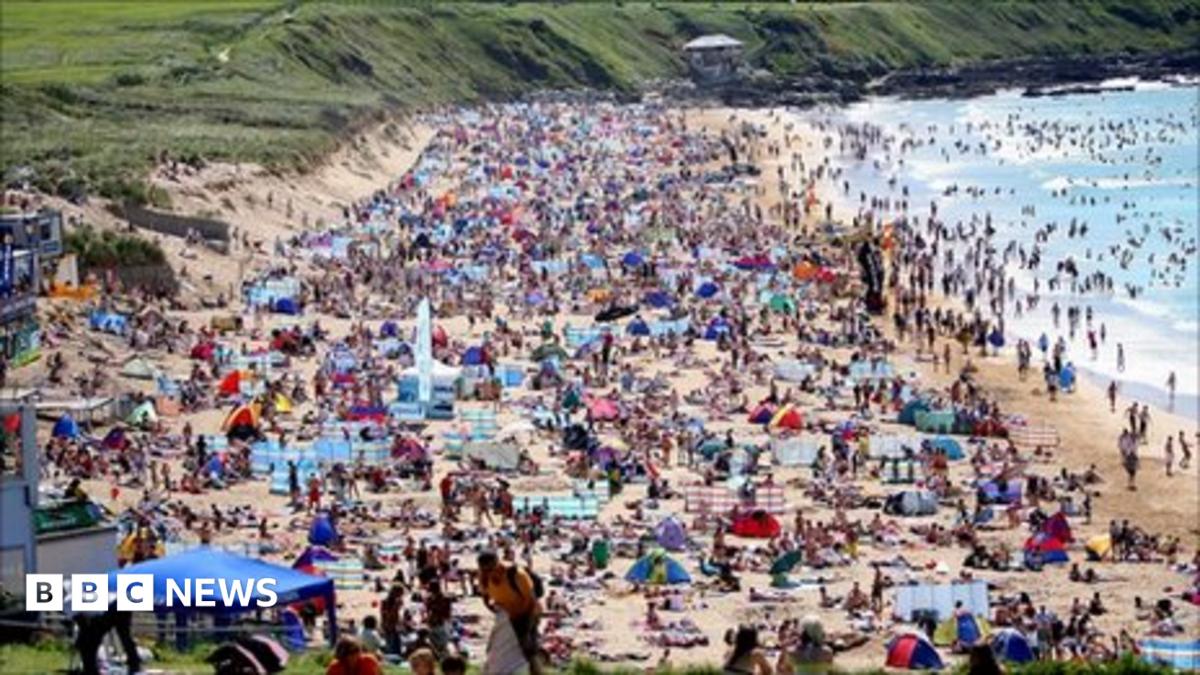 Cornwall's surfers in Boardmasters competition - BBC News