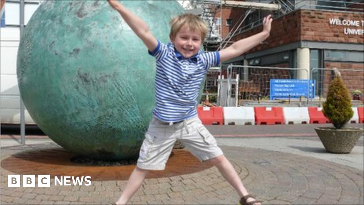 Redcar boy Thomas Meadows walks thanks to hip screw - BBC News