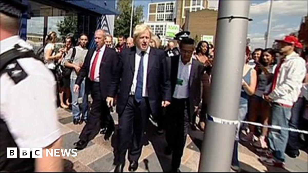 London riots: Boris Johnson faces angry business owners - BBC News