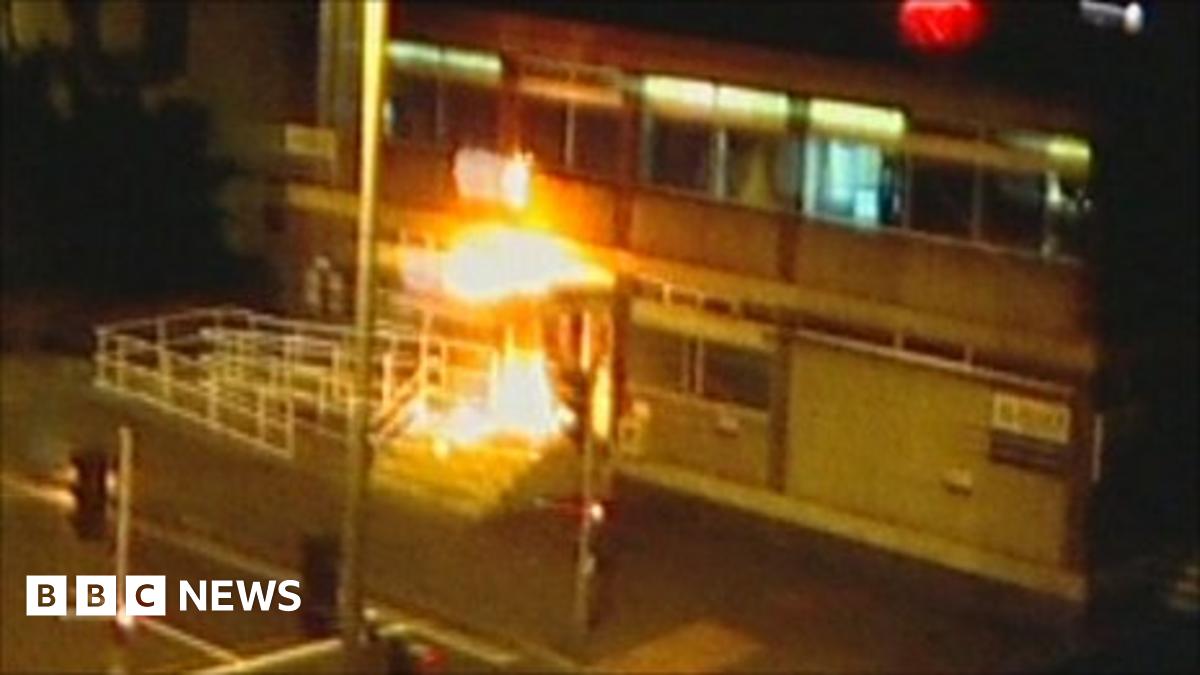 Nottingham riots: Dozens of arrests made - BBC News