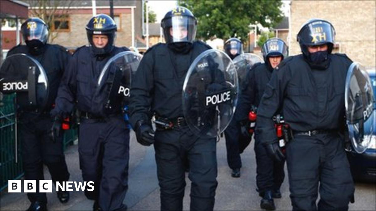 London firms say riots have damaged capital's reputation - BBC News