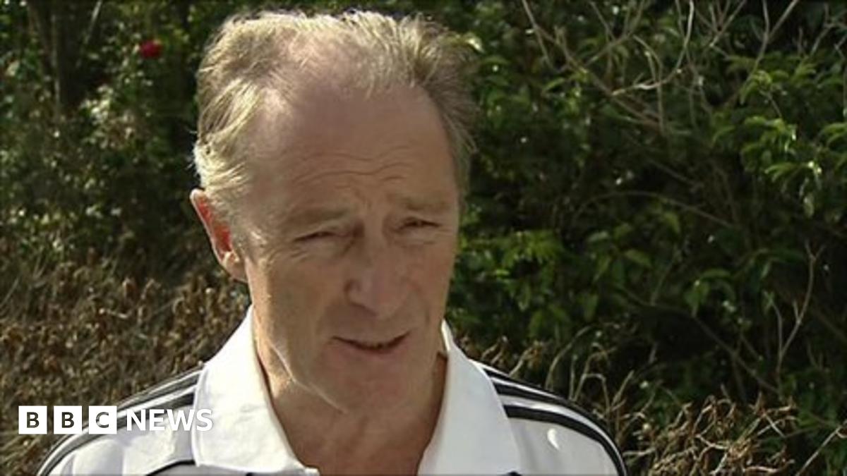 Brian Kerr IFA comments 'disgraceful' - McElduff - BBC News