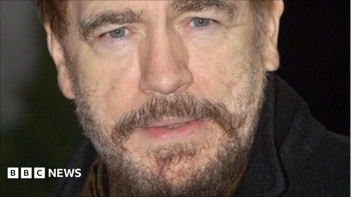 Brian Cox opens 'cutting edge' Dundee effects lab - BBC News