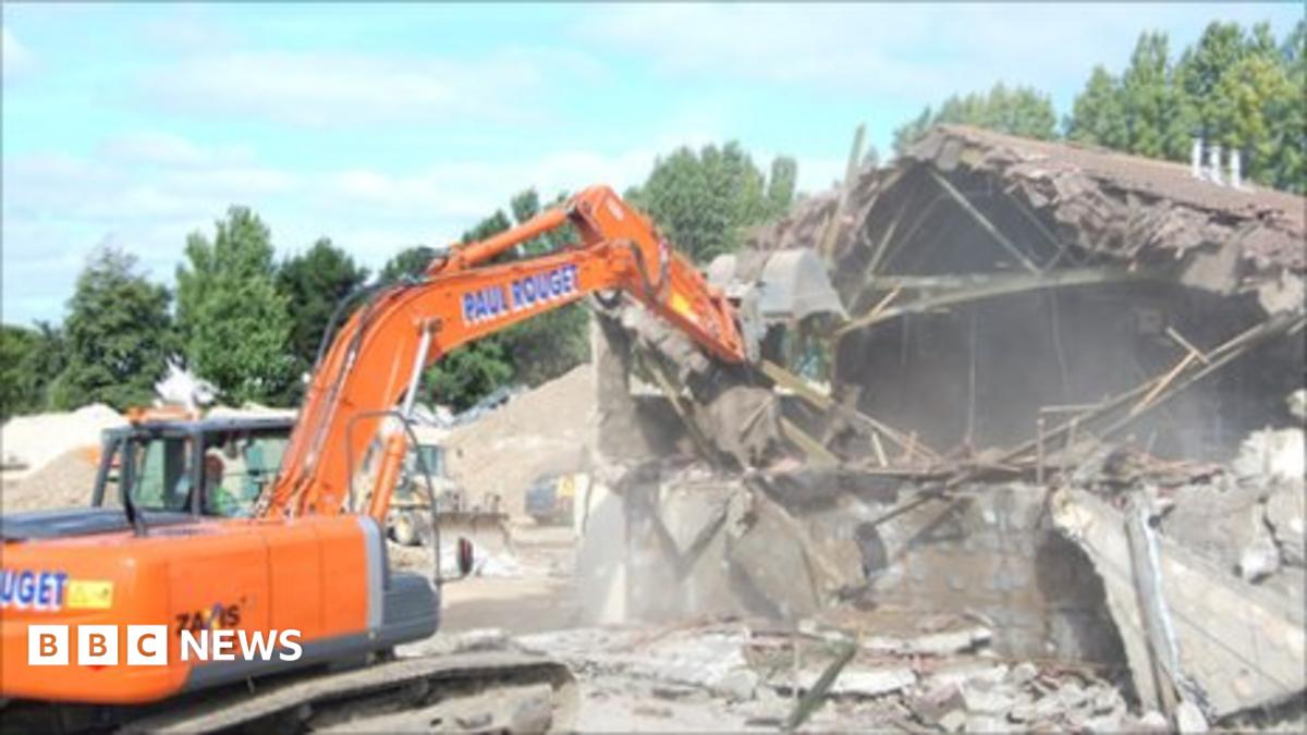Le Grand Bouet Estate's last house pulled down - BBC News