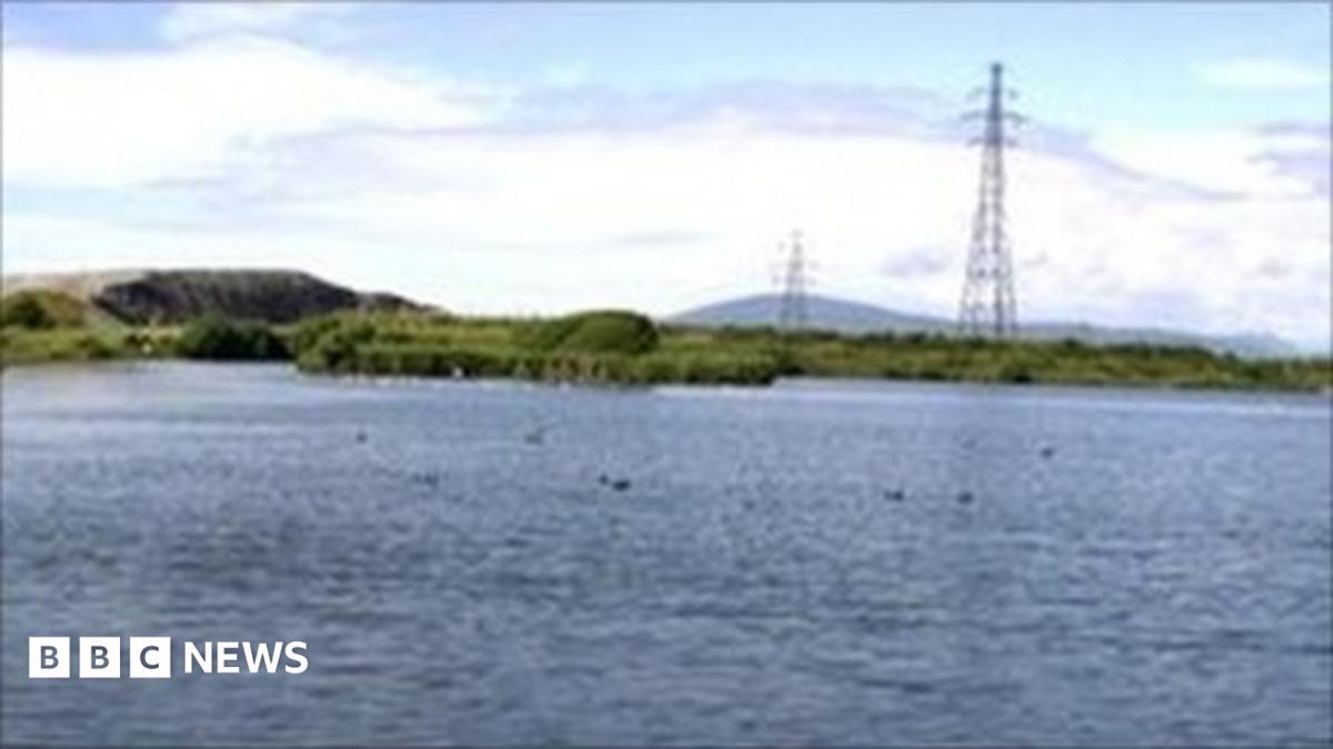 Ormsgill Reservoir warning after toxic algae find - BBC News