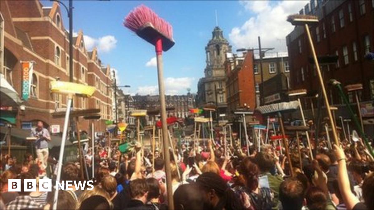 How the broom army photo swept the web - BBC News