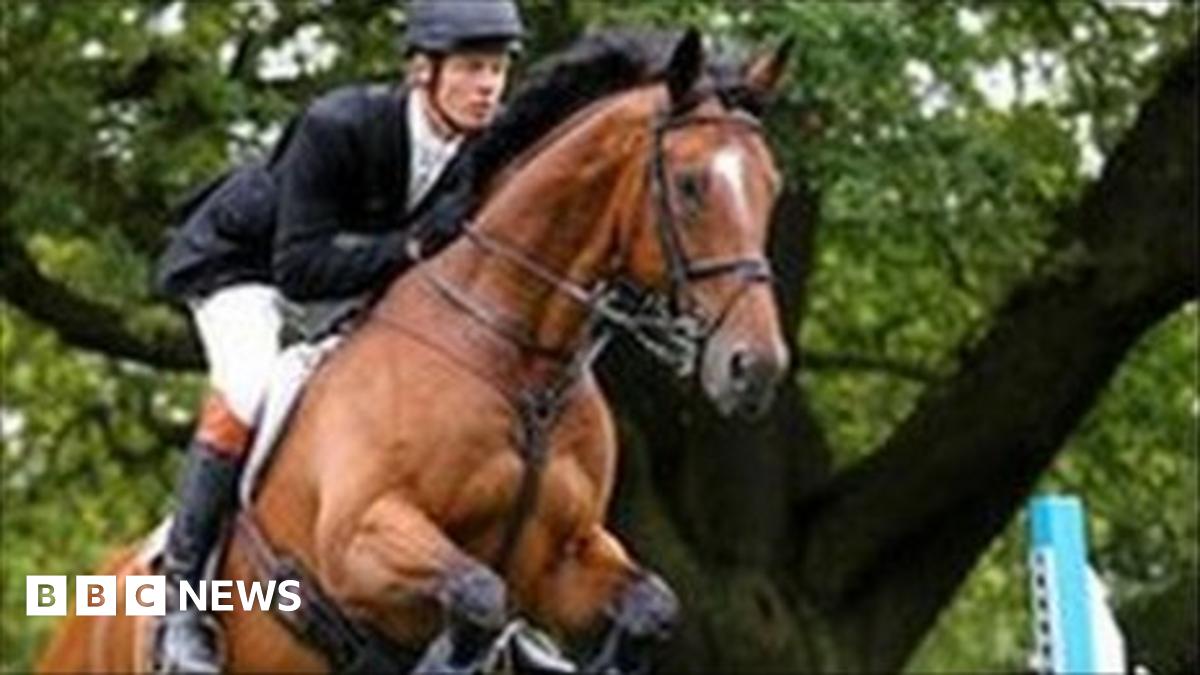 London 2012: Equine team to stay at Hartpury College - BBC News