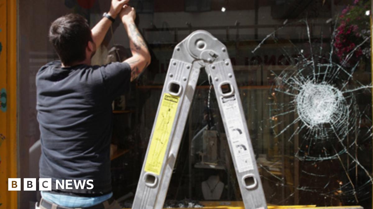 London riots: Victims count cost of riot and looting - BBC News