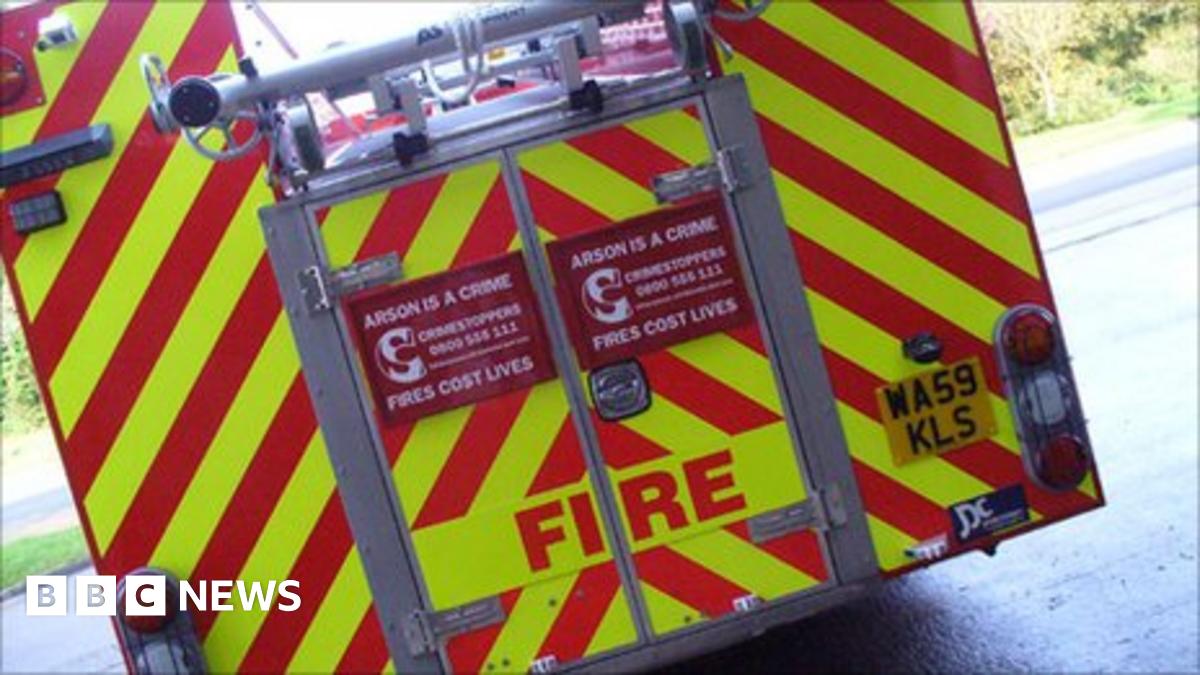 Vehicles damaged in Bovey Tracey scrap yard fire - BBC News