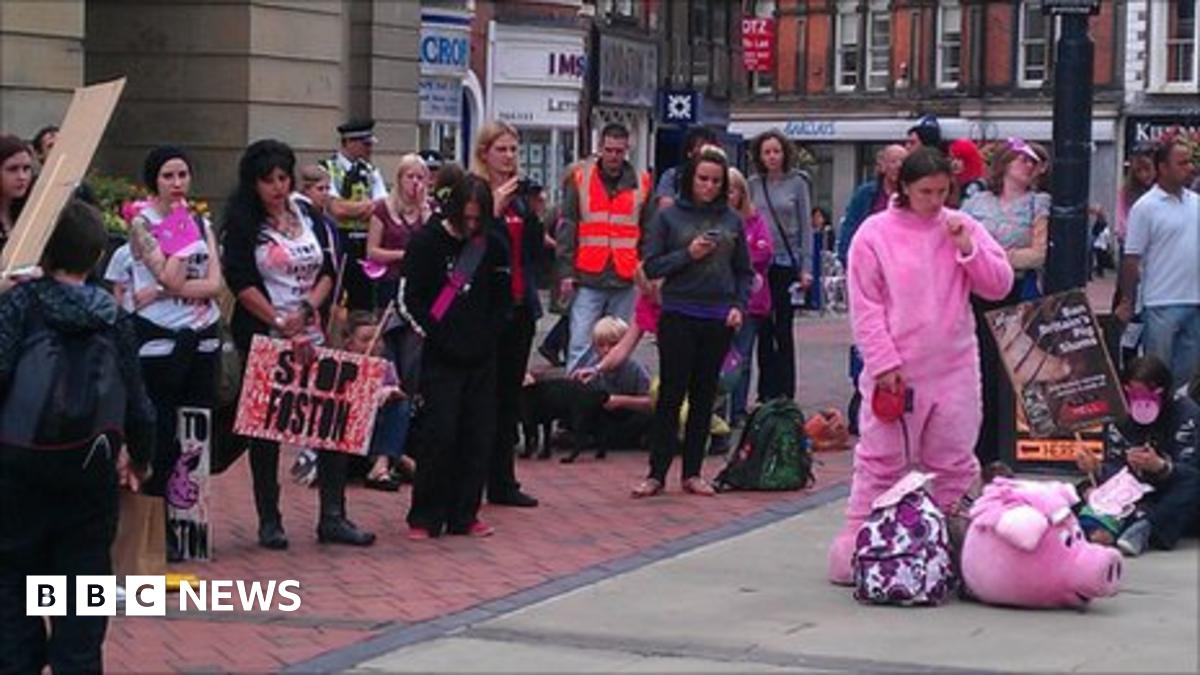 Foston pig farm protesters stage rally in Derby - BBC News