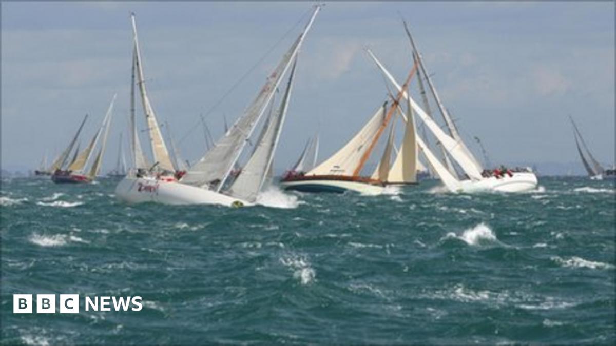 Crew rescued from Fastnet Race yacht Rambler 100 - BBC News