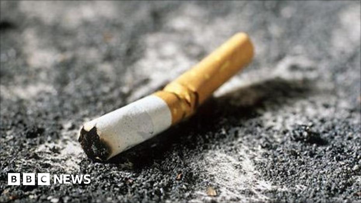 More smokers in England turn to NHS to quit, data shows - BBC News