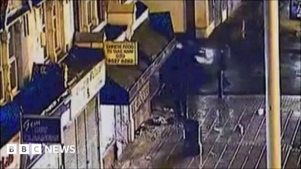 London riots: Man bailed over two PCs struck by car - BBC News