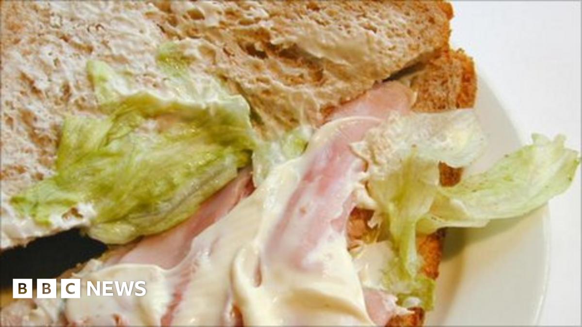 Menai Deli loses WRVS Ysbyty Gwynedd sandwich contract - BBC News