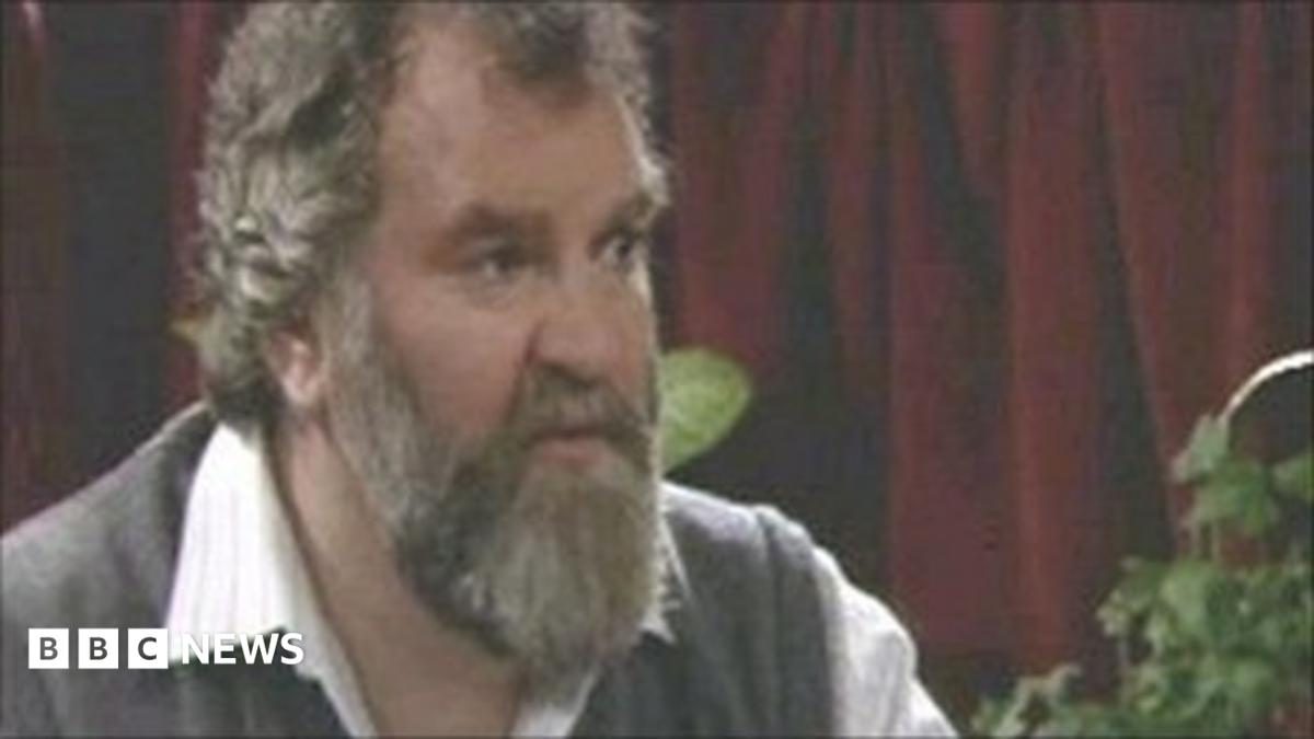 Ioan Gruffudd's tribute to Pobol y Cwm's Huw Ceredig - BBC News