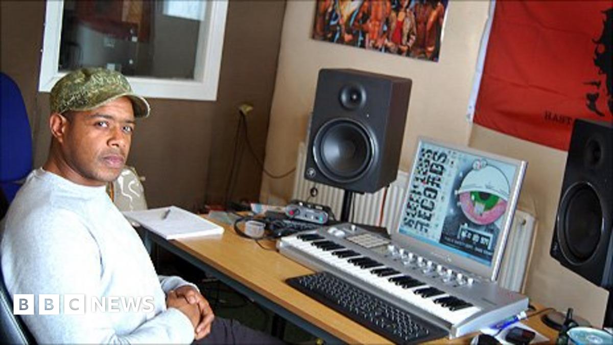 Liverpool rapper MC SAS launches recording studios - BBC News