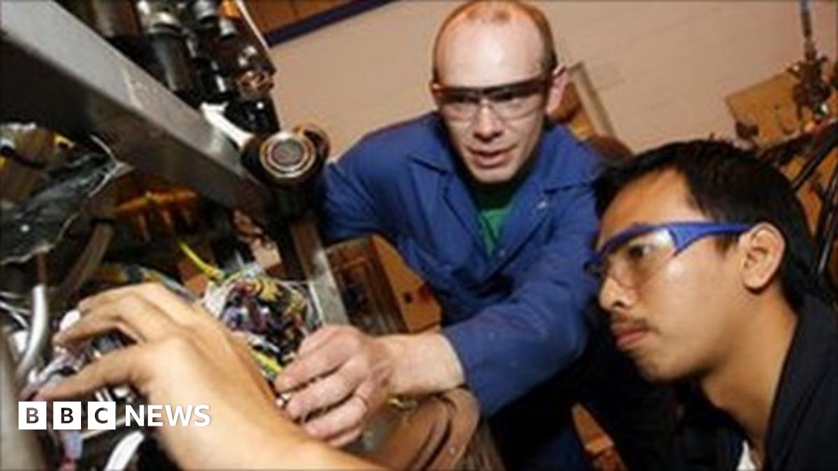 Aker Solutions to create 500 new Scottish jobs - BBC News