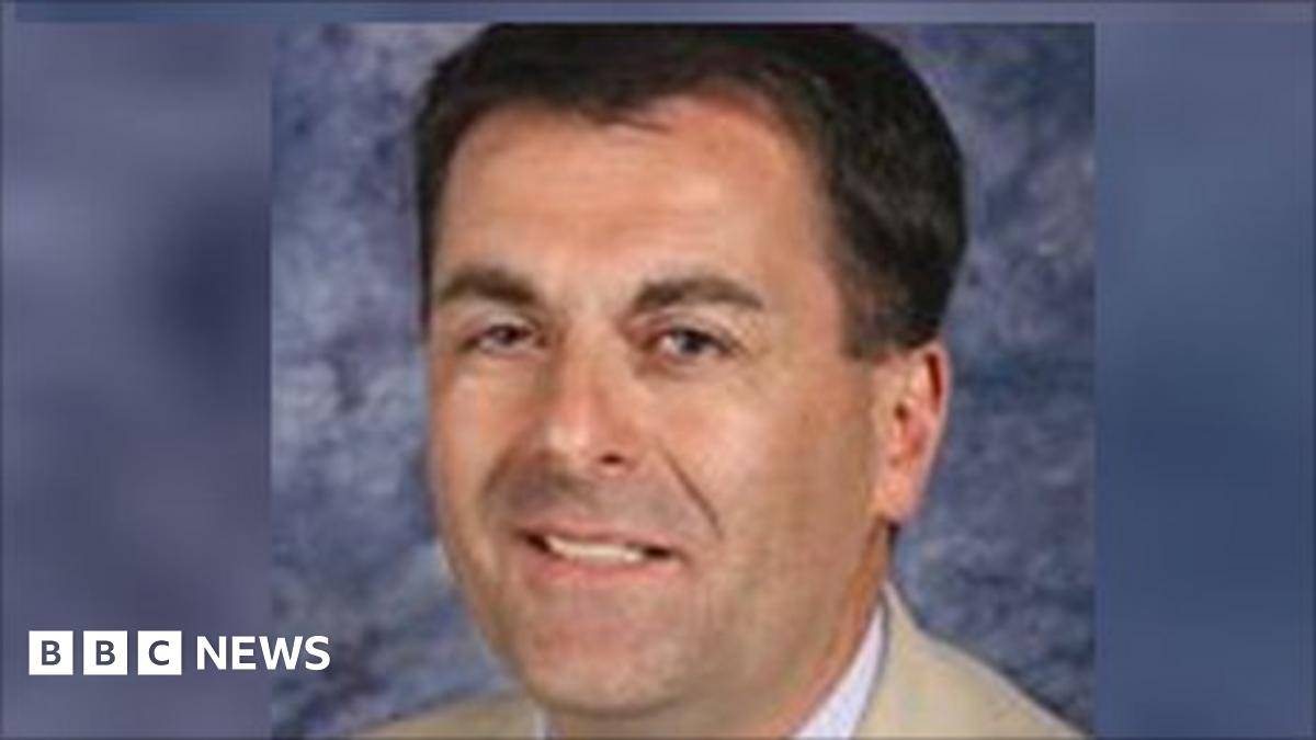 Stephen McCabe elected as new Inverclyde Council leader - BBC News