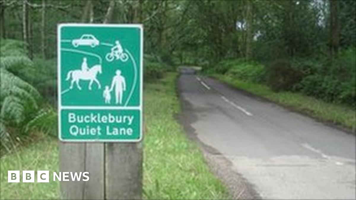 Crackdown on 4x4s driving over Bucklebury Common - BBC News