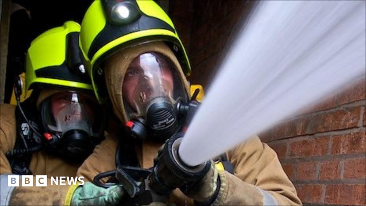 Muck, Flotta and Foula struggle to recruit firefighters - BBC News