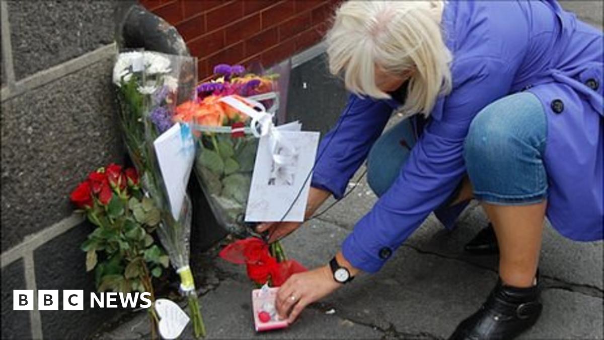 Latvians pay tributes to woman found dead in Guernsey - BBC News