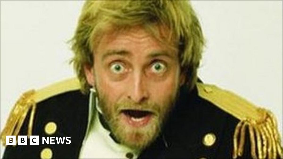 Cunning stunts up for Edinburgh Fringe award - BBC News