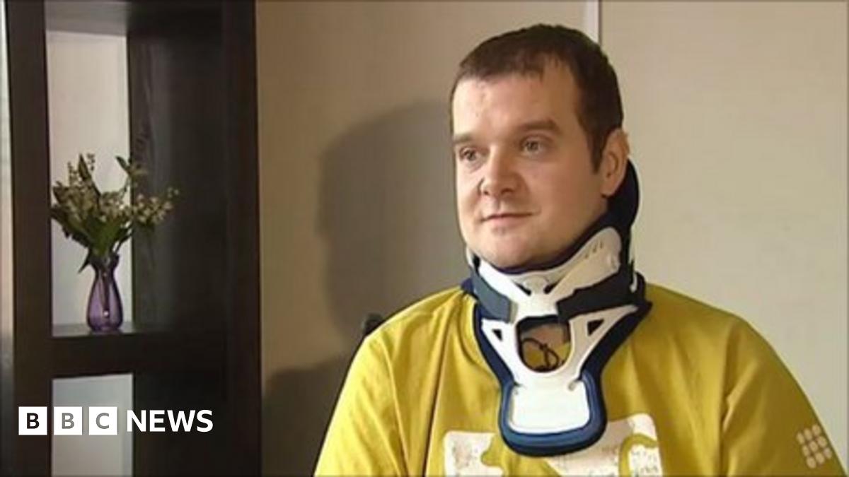 Tourist Michael Lonergan relives broken neck ordeal - BBC News