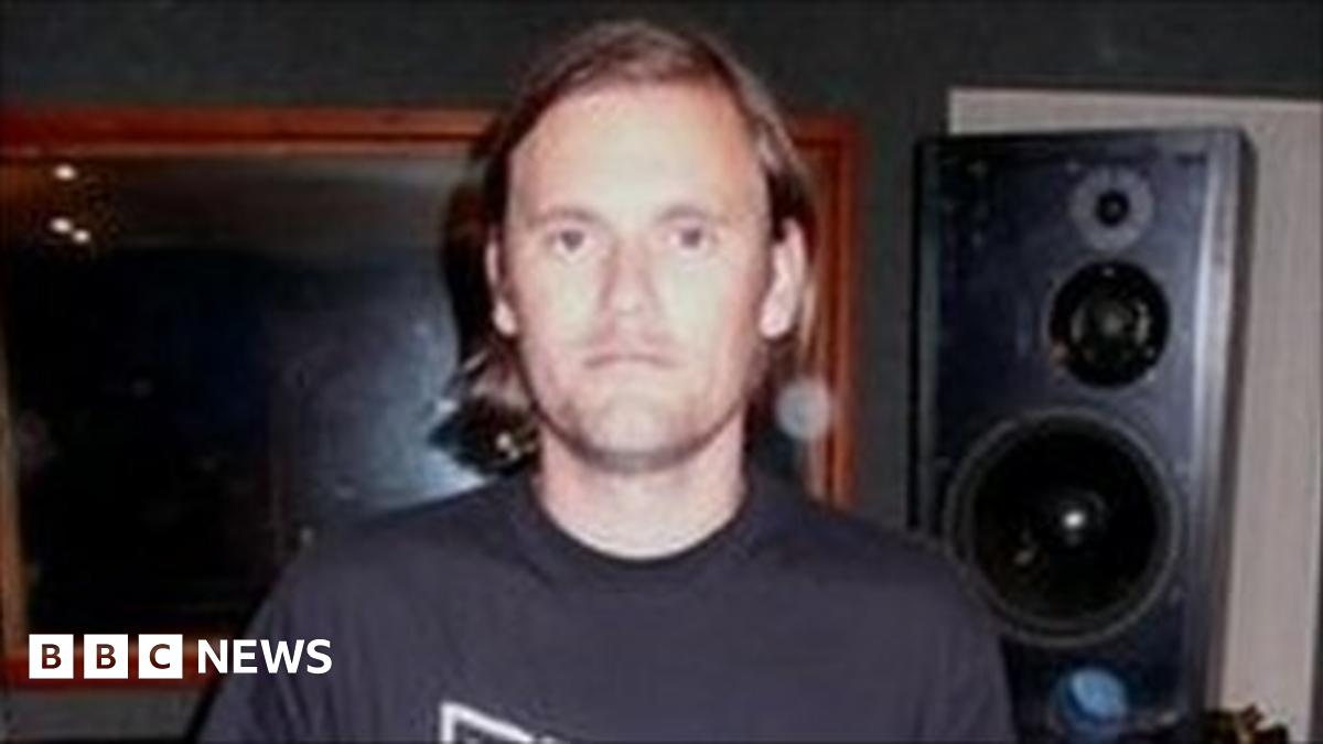 Portishead band members to raise money for football club - BBC News