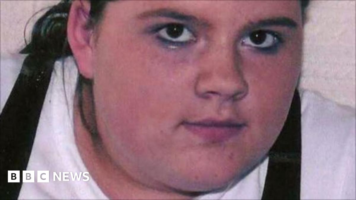 Facebook killer Peter Chapman 'slipped away from police' - BBC News