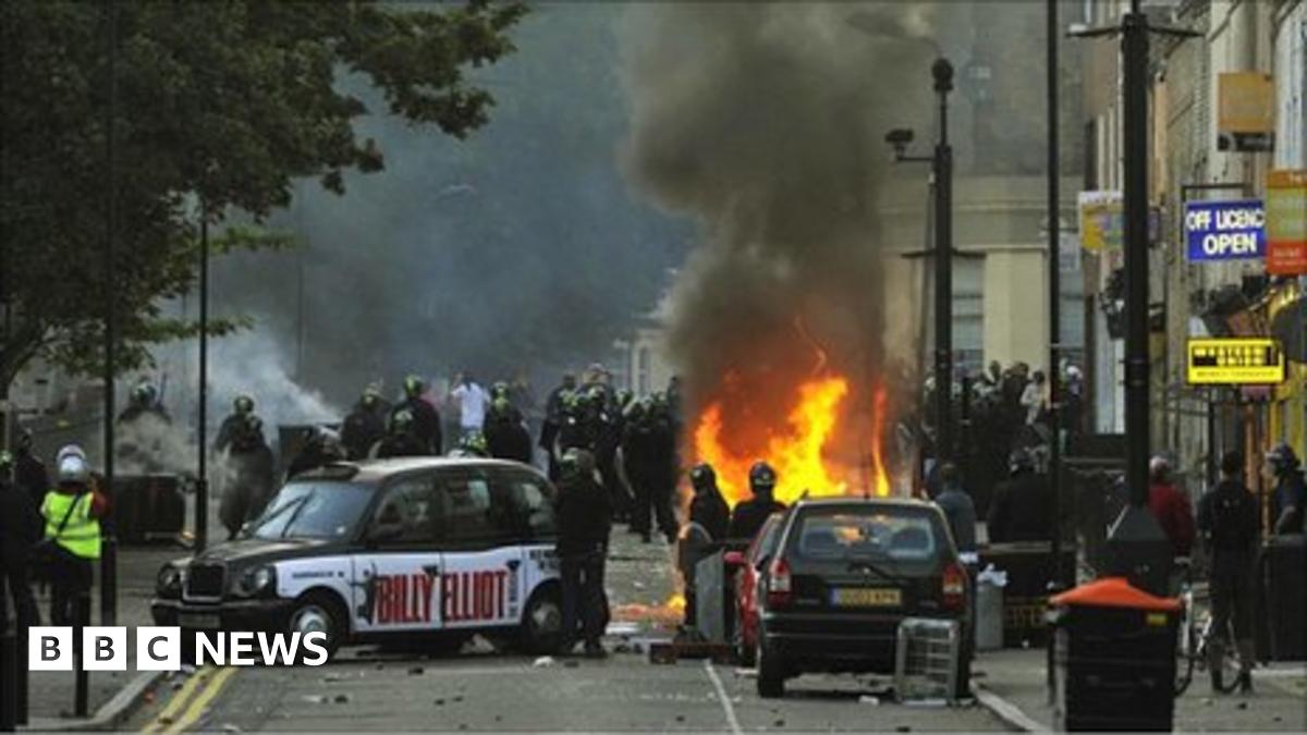 London riots: Richard Bezzina and Steven Frear jailed - BBC News