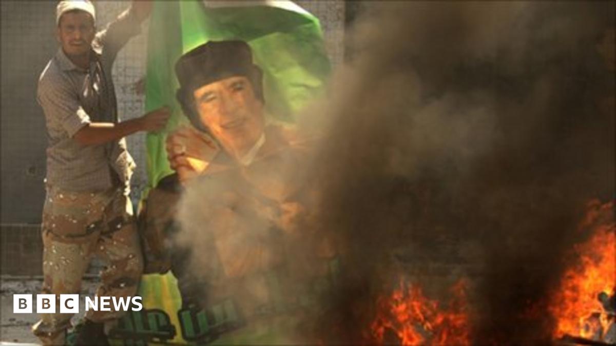 Libya conflict: Gaddafi 'must tell supporters to quit' - BBC News